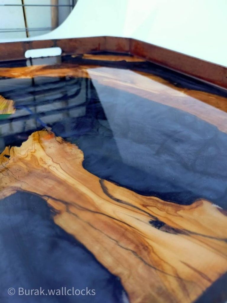 Plateau de service en époxy bleu nuit - Table resine epoxy