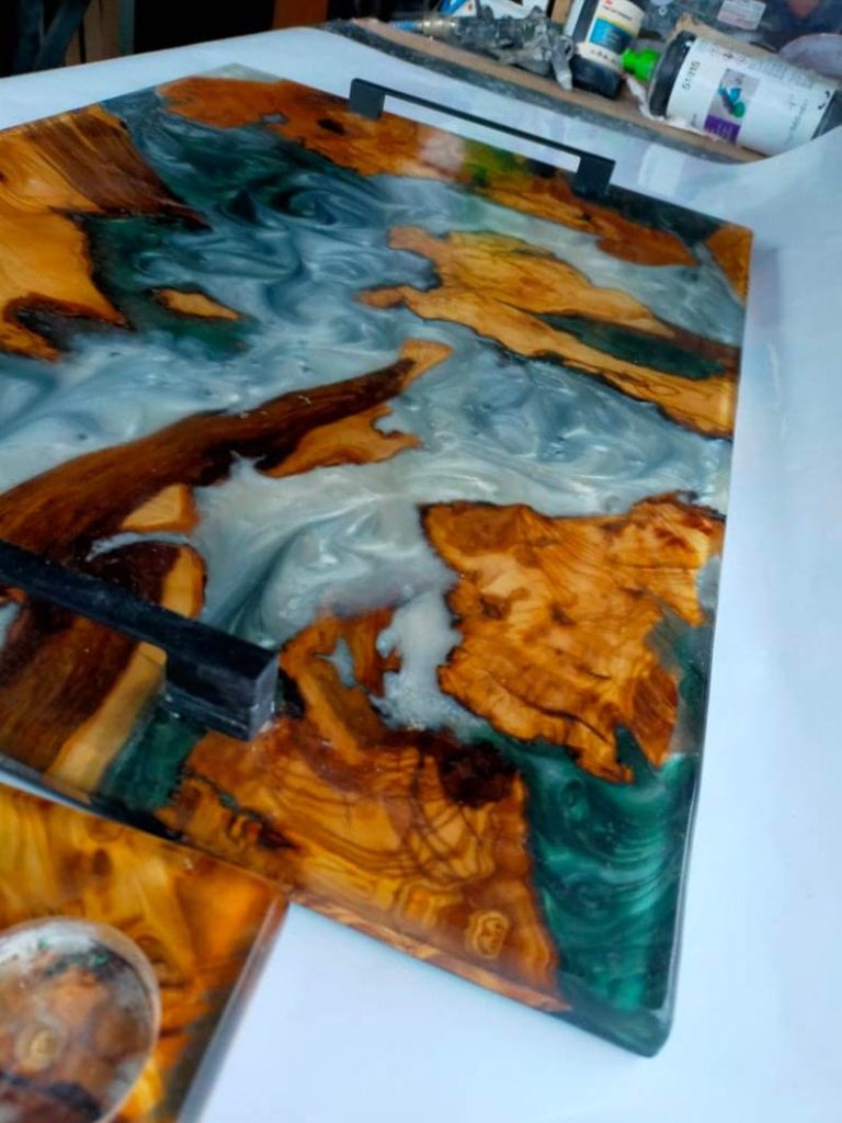 Plateau résine époxy cuisine - Table resine epoxy